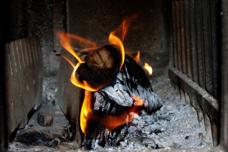 Dimili meso te pritom zapalili šupu i staju | 044Portal