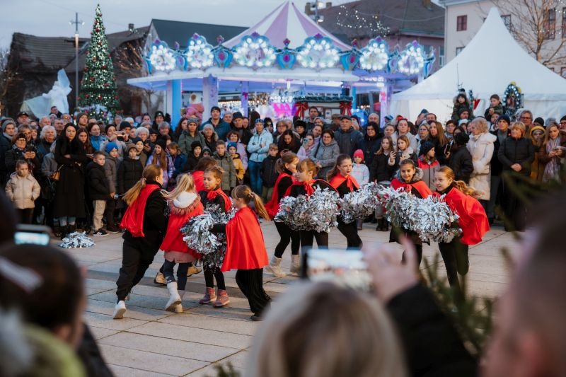 Adventska čarolija ponovno u gradu: Kutina zasjala u blagdanskom ruhu ...