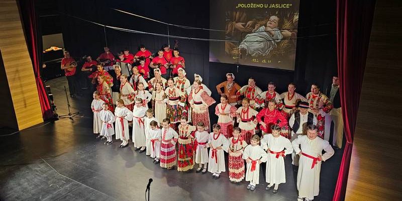Folklorni ansambl Petrinjčica održao tradicionalni božićni koncert ...